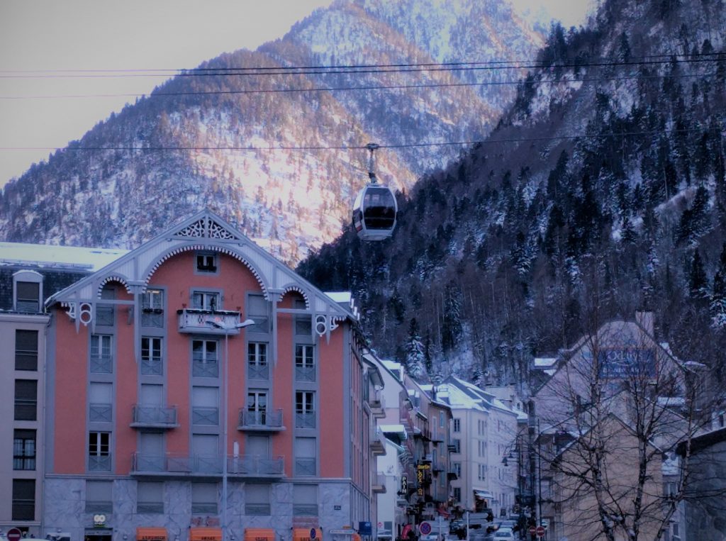Skier à Cauterets : domaine skiable et village thermal au coeur des ...